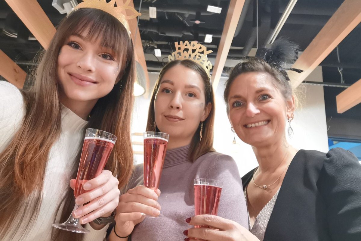 Neujahrsgrüße vom Esprit Store Dresden Hauptbahnhof – PTH group